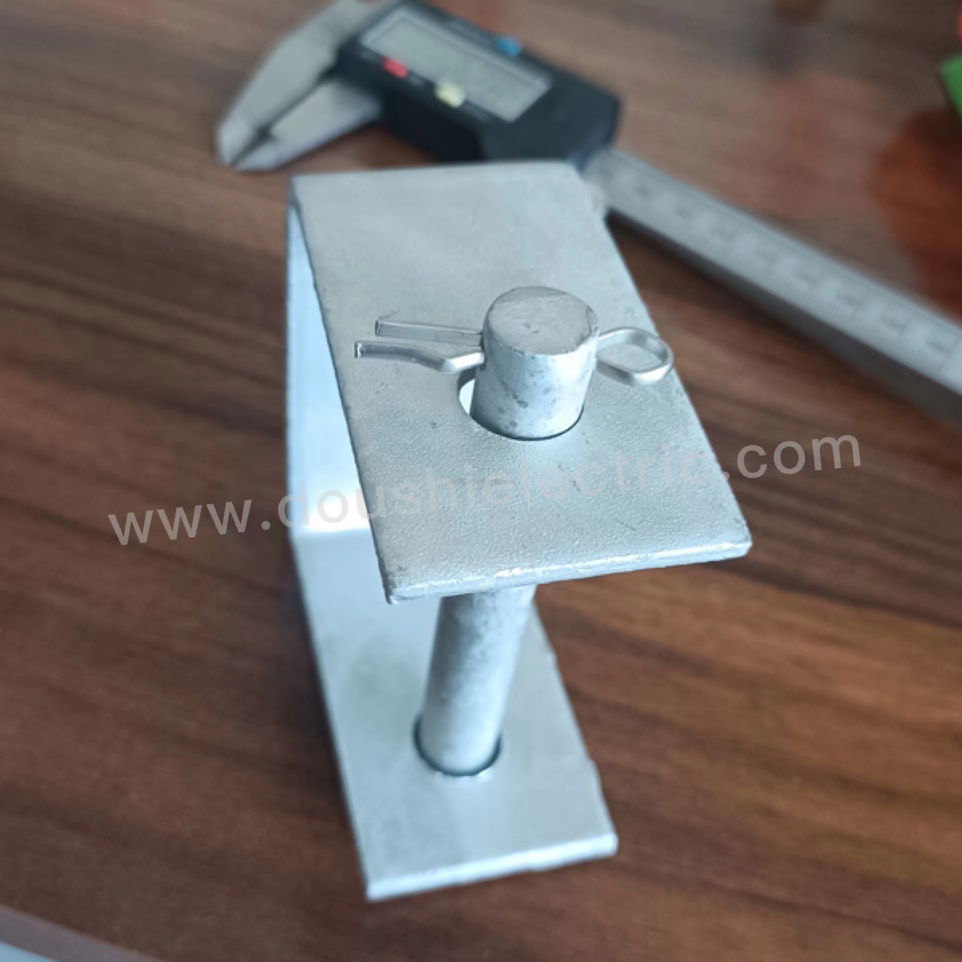 Best Transmission Line Hardware D Type Iron D Type Bracket For Electric ...